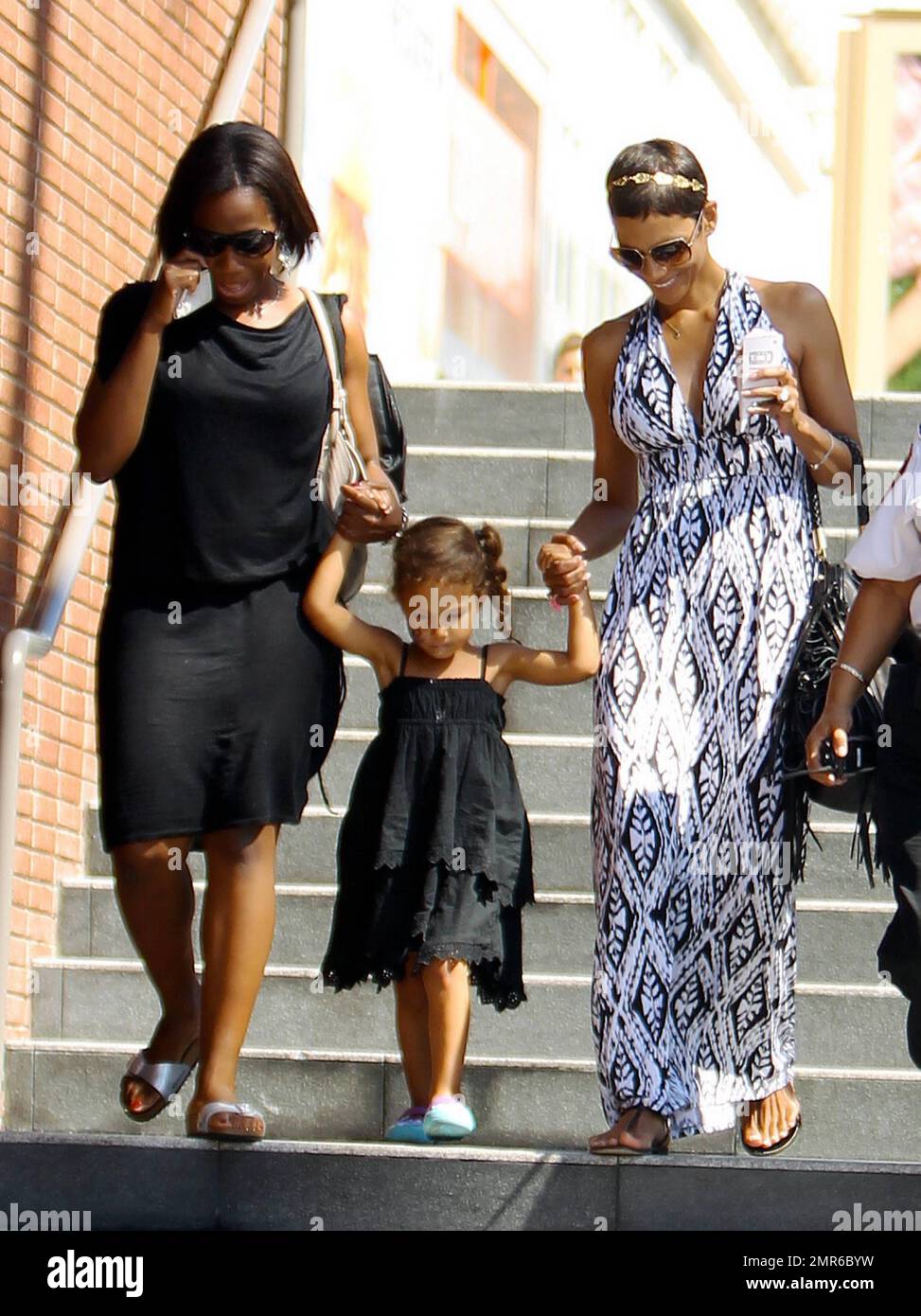 Halle berrys daughter hi-res stock photography and images - Alamy