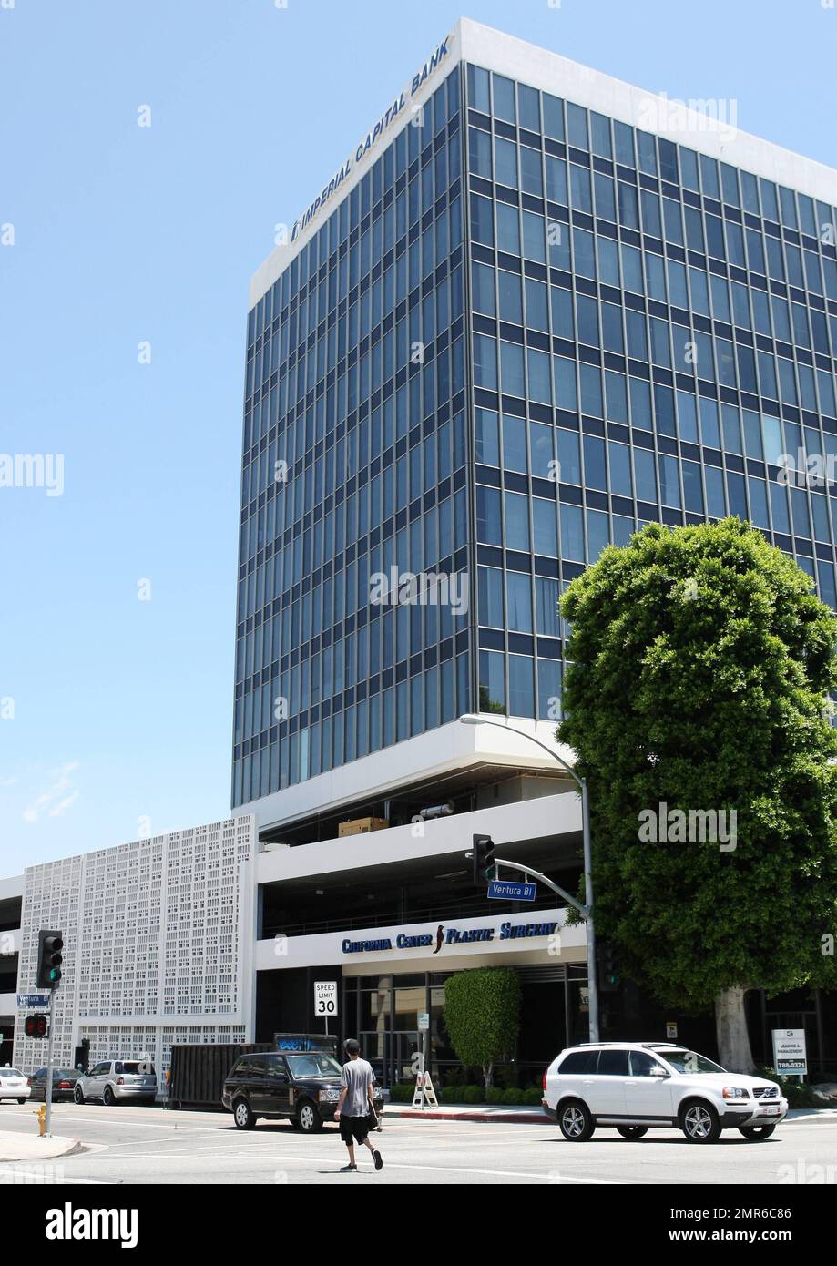 EXCLUSIVE!! Halle Berry leaves a plastic surgery building touching her ...