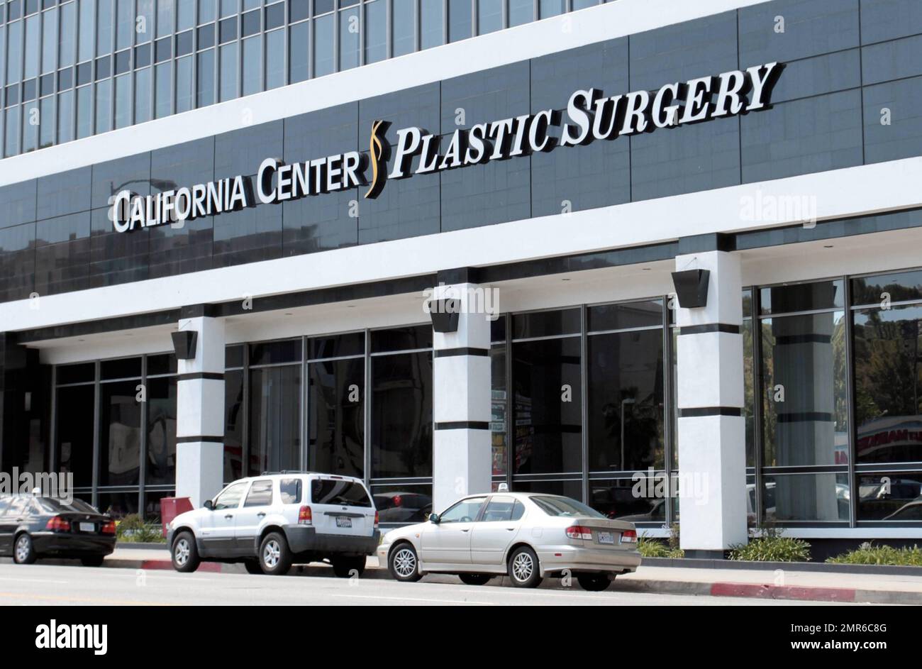 EXCLUSIVE!! Halle Berry leaves a plastic surgery building touching her ...