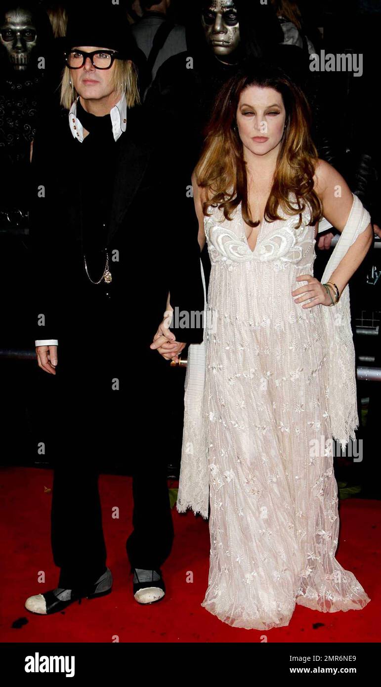 Lisa Marie Presley and Michael Lockwood pose on the red carpet at the ...