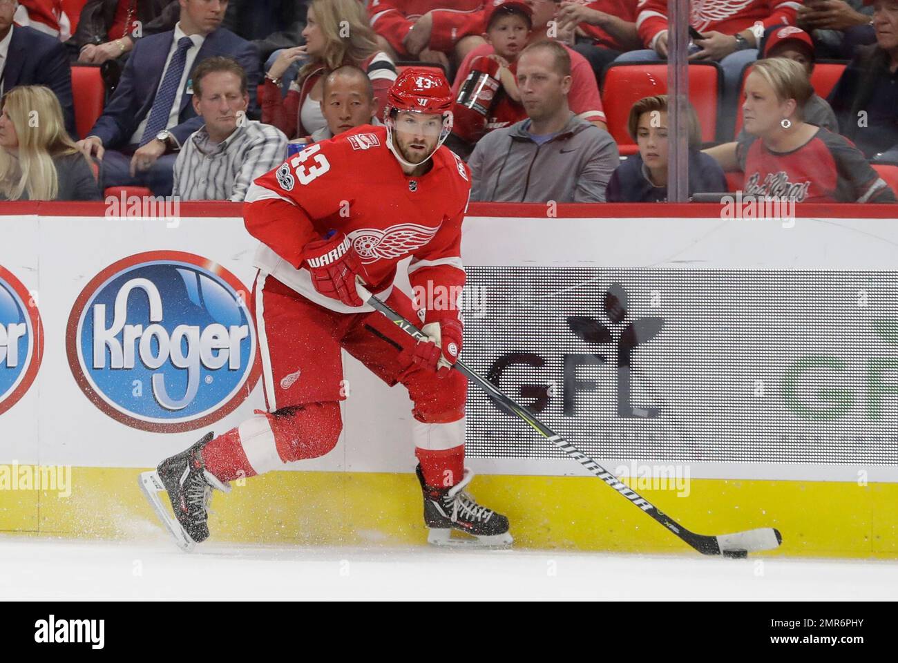 Detroit Red Wings left wing Darren Helm controls the puck during the ...