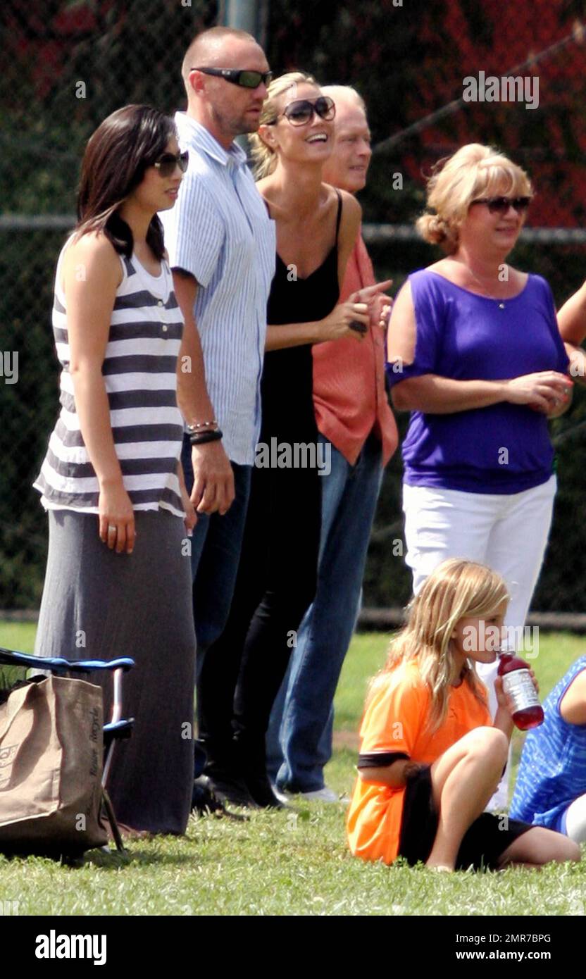Heidi Klum along with boyfriend Martin Kristen cheer on her son Henry ...