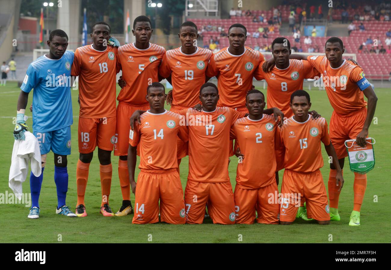 Team Niger soccer players pose for a group photograph before the start ...