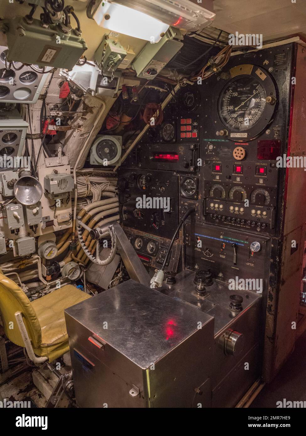 Royal navy control room submarine hi-res stock photography and images ...