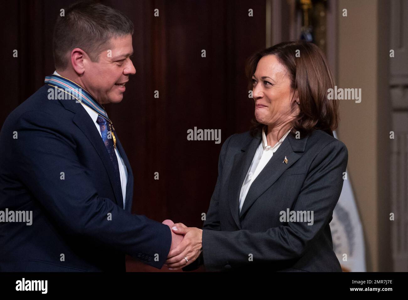 Washington, DC, USA, 31 January 2023.US Vice President Kamala Harris (R ...