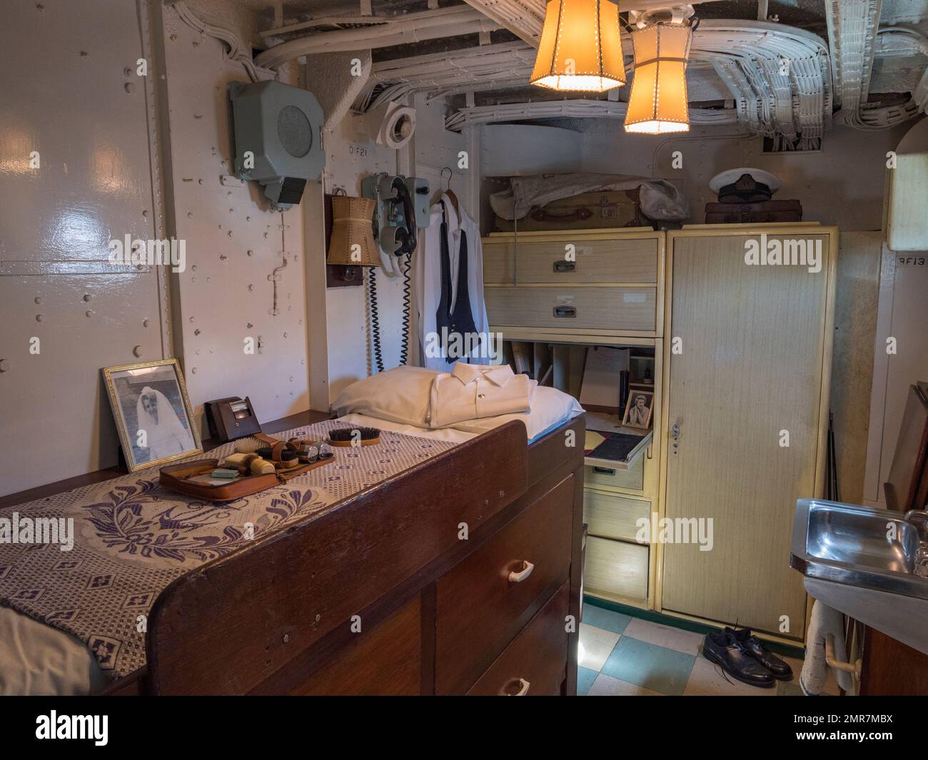 First Lieutenants cabin/room inside HMS Cavalier (D73/R73), a C-class ...
