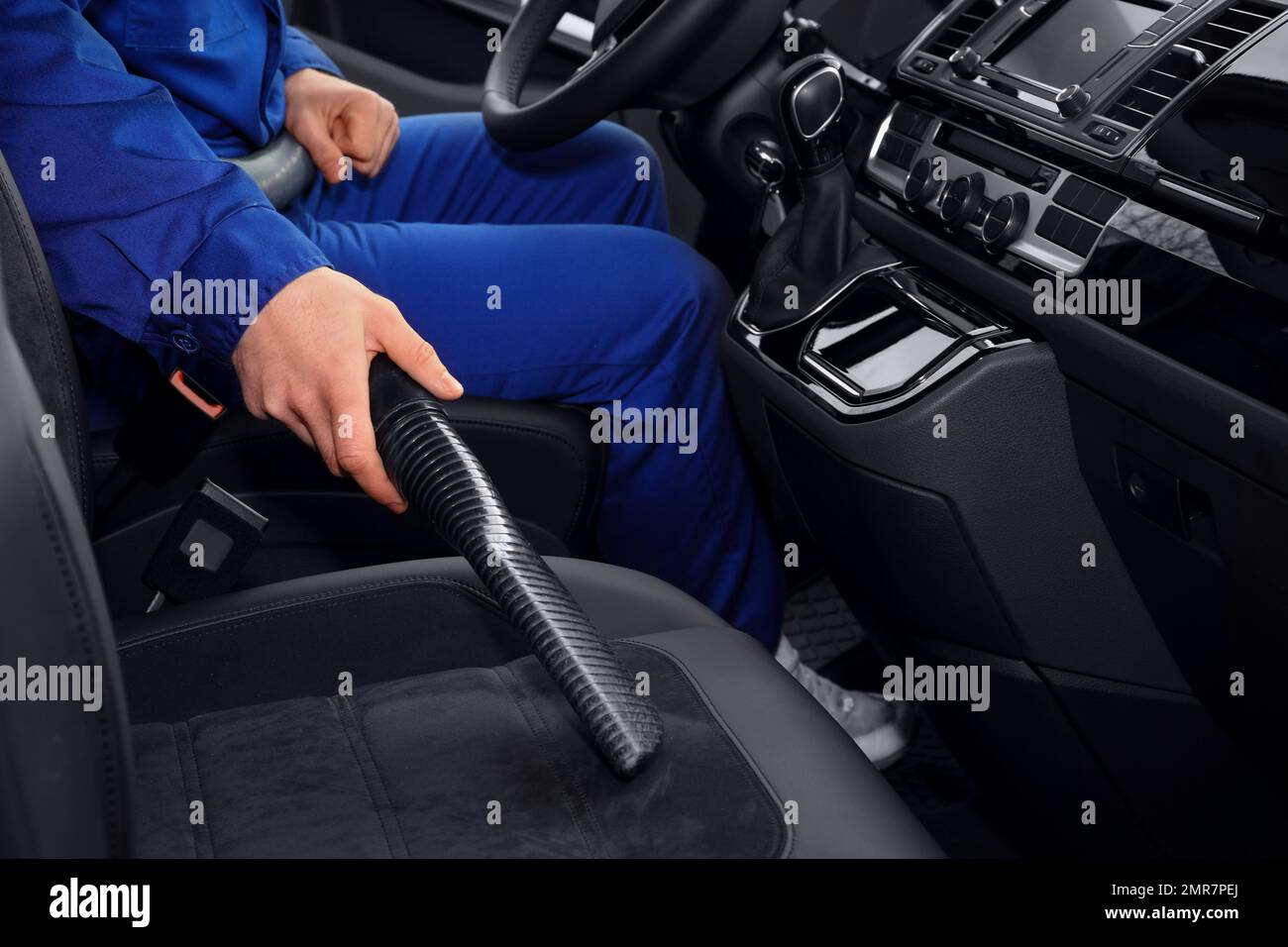 Worker vacuuming car vacuum hi-res stock photography and images - Alamy