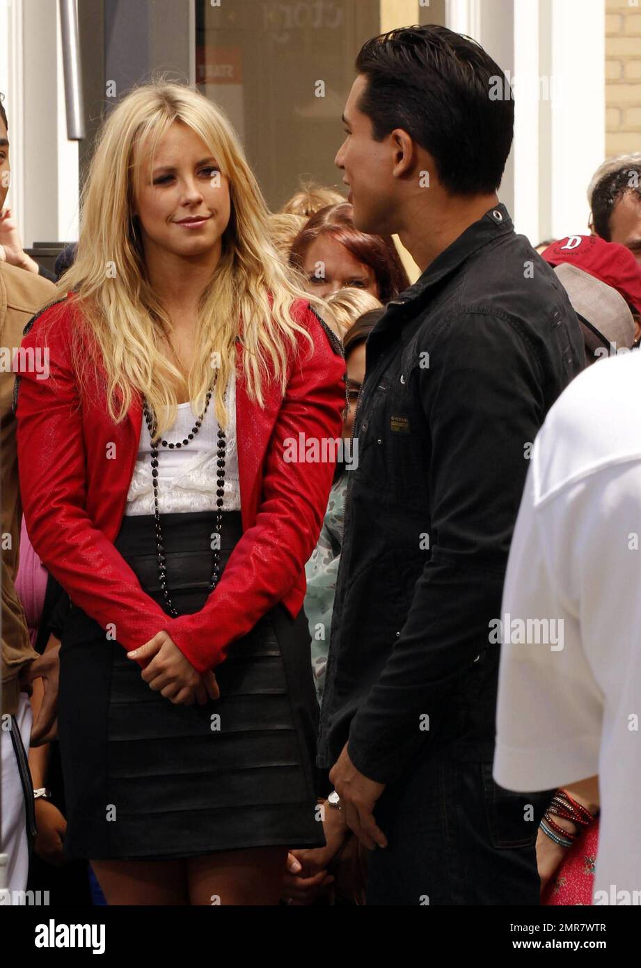 Chelsea Hightower and Roshon Fegan make an appearance at The Grove ...