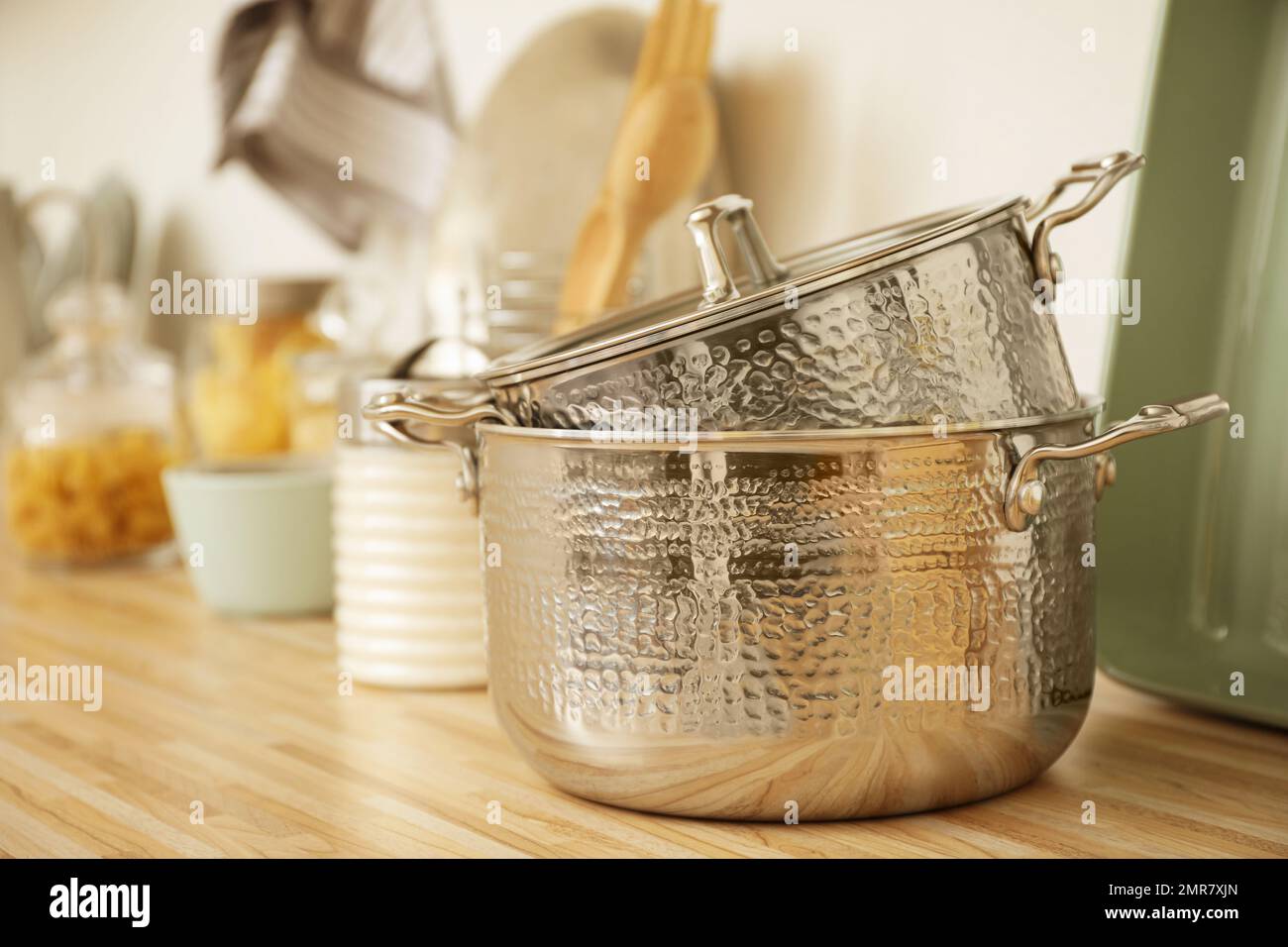 Pots on kitchen counter hi-res stock photography and images - Alamy