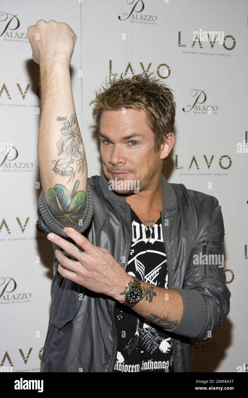 Paris Hilton parties with her new beau Doug Reinhardt and Mark McGrath ...