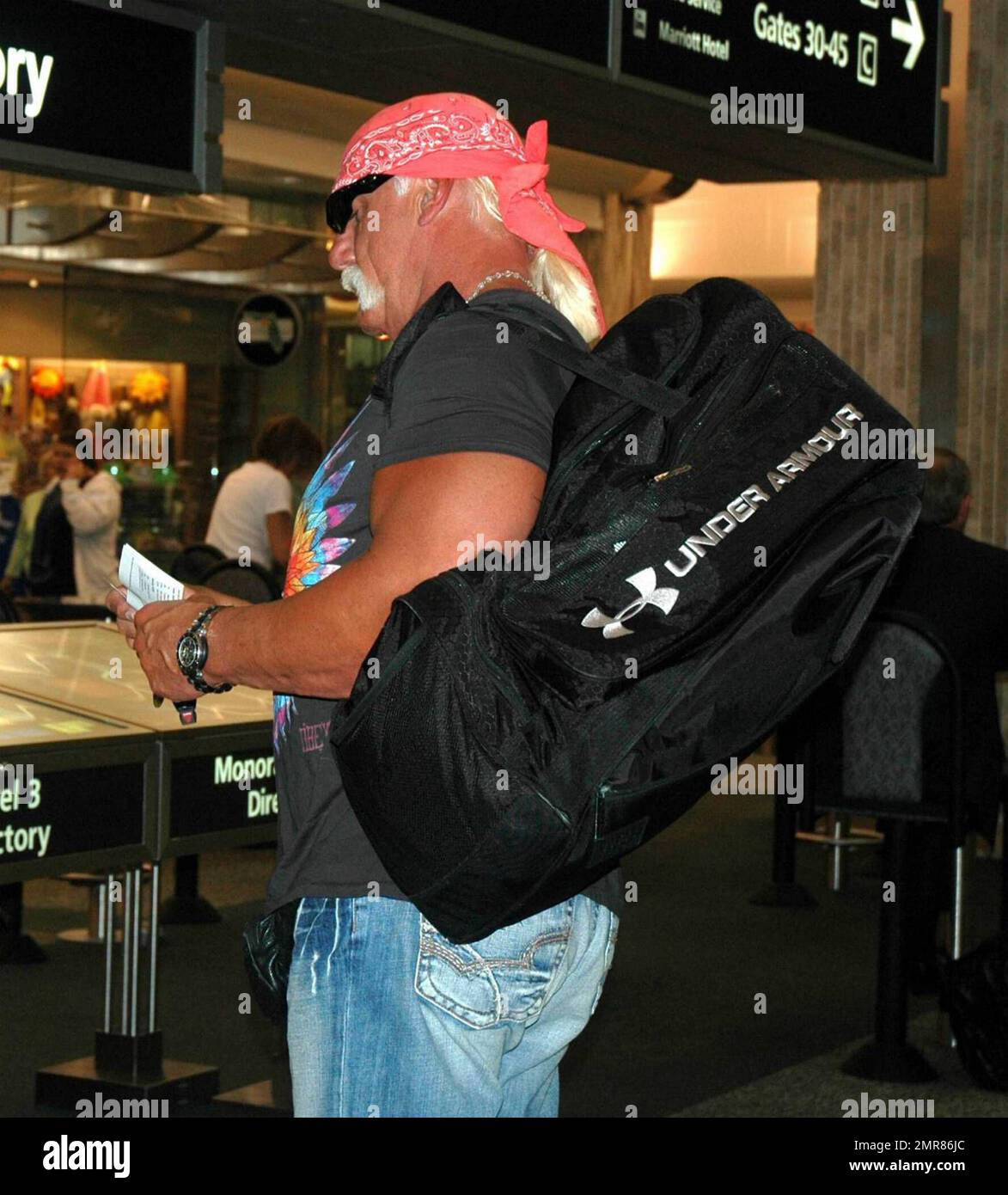 Exclusive!! Hulk Hogan is finally off his crutches and back to humping ...