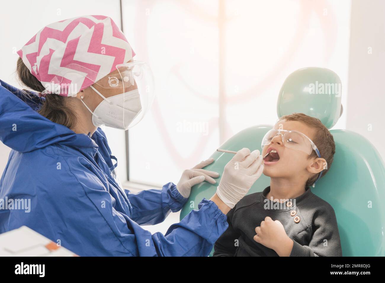 Getting teeth checked hi-res stock photography and images - Alamy