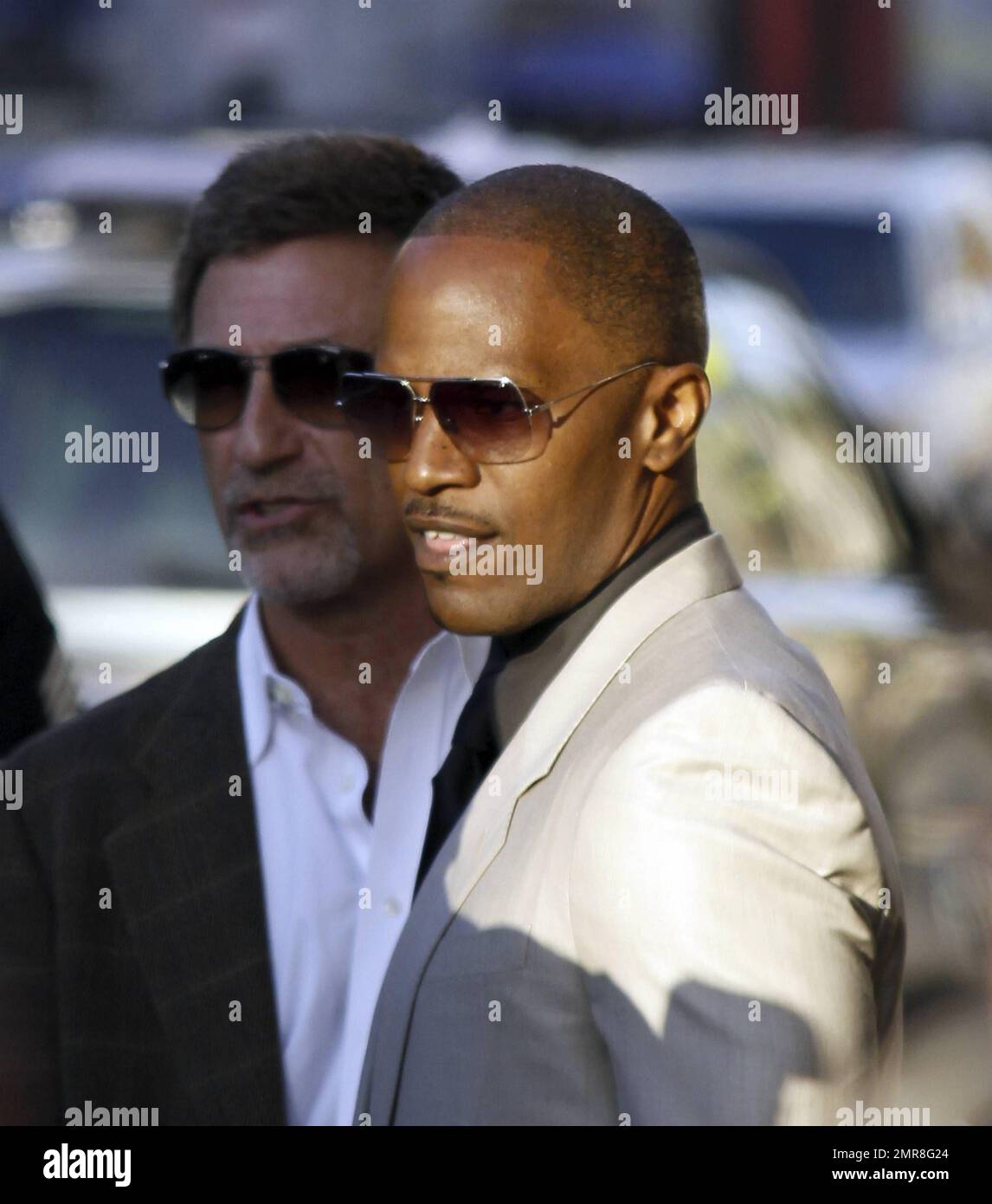 Jamie Foxx greets fans and shows off his head tattoo at the premiere of ...
