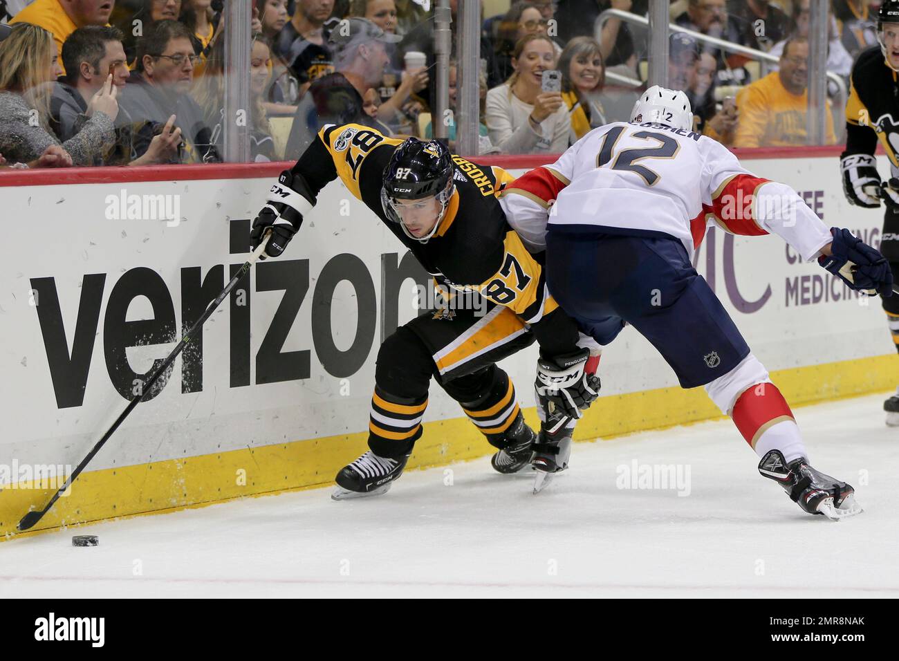 Pittsburgh Penguins' Sidney Crosby (87) brings the puck around Florida ...