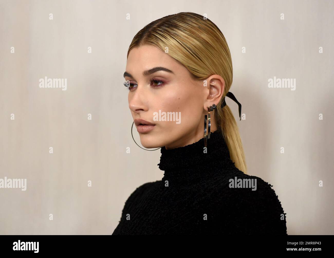 Hailey Baldwin arrives at the 15th annual Hammer Museum Gala in the ...