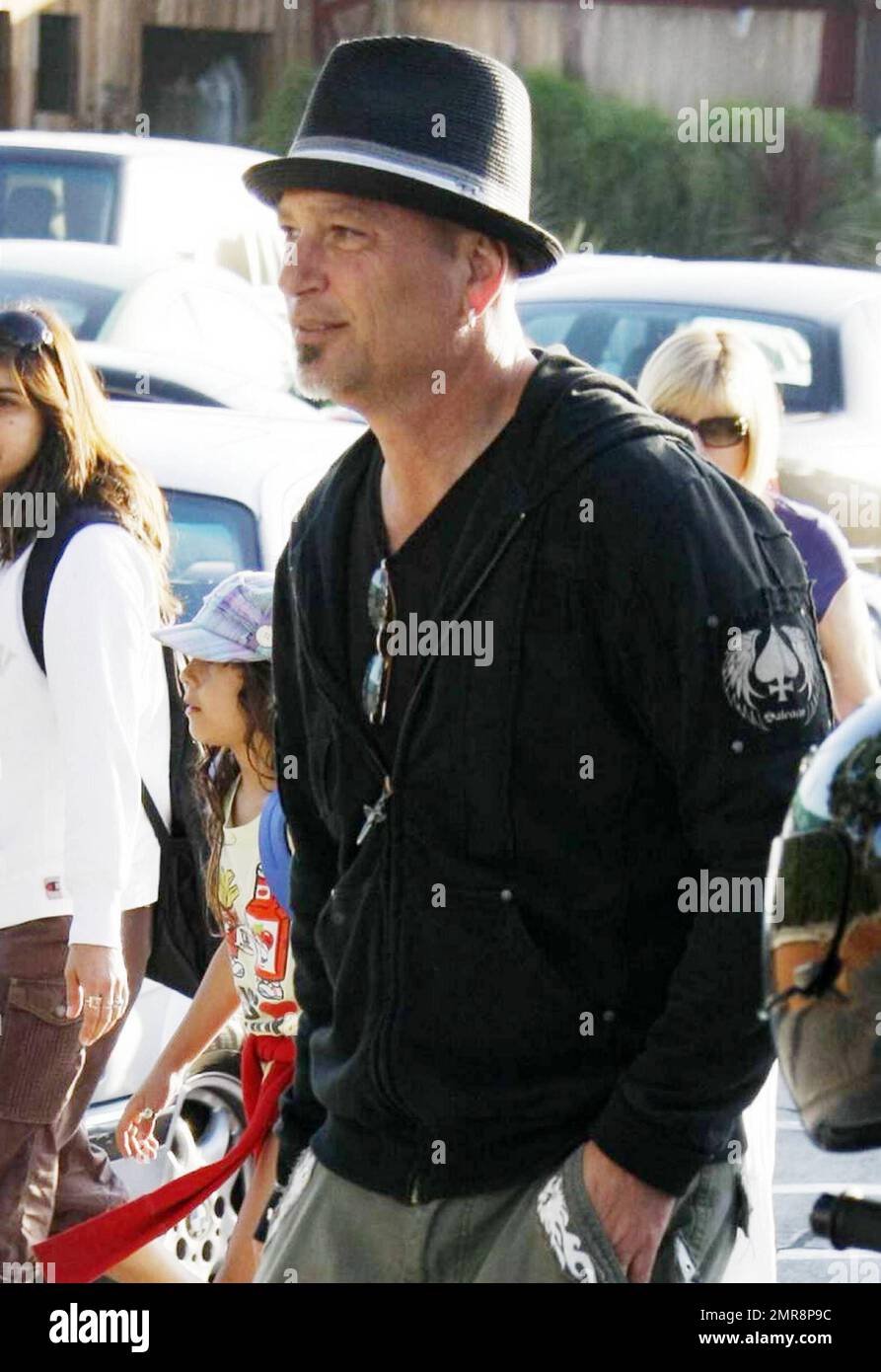 Comedian, TV personality and self-professed germaphobe Howie Mandel ...