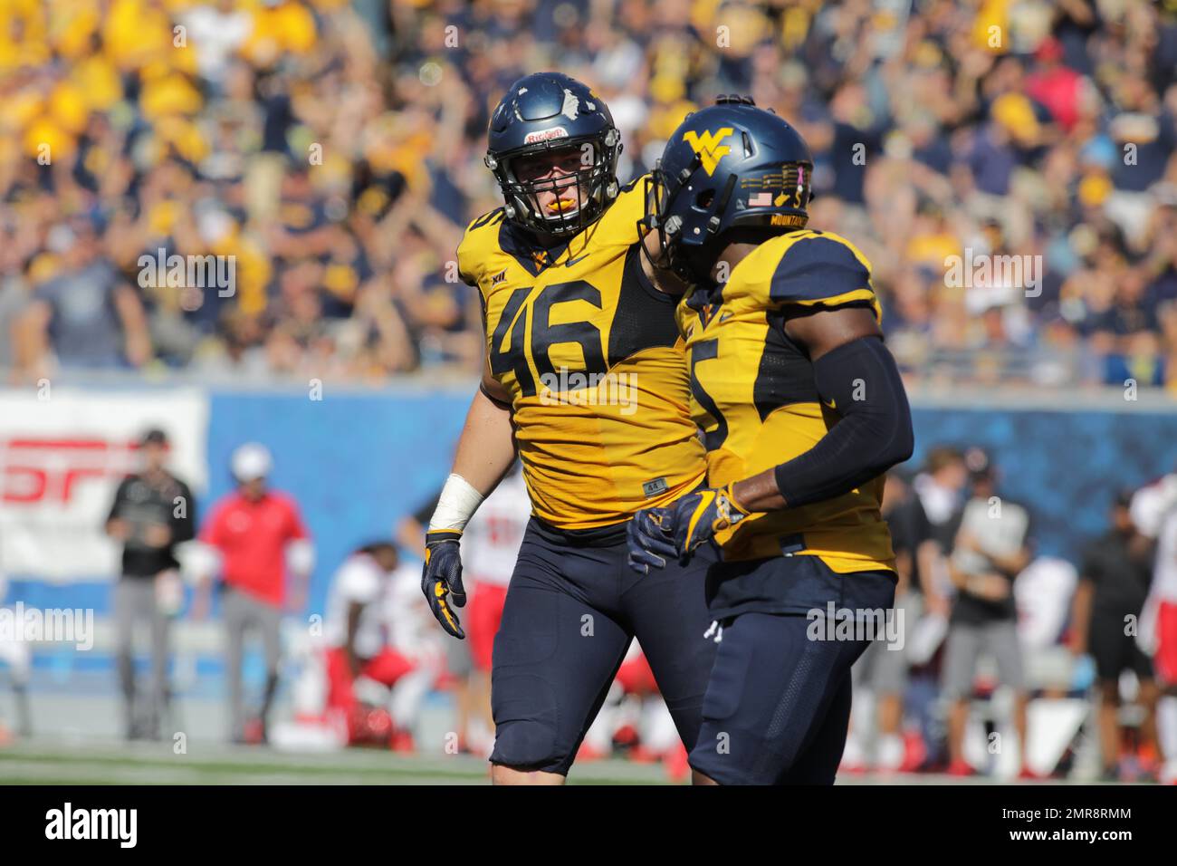 West Virginia defensive lineman Reese Donahue (46) and (5) West ...