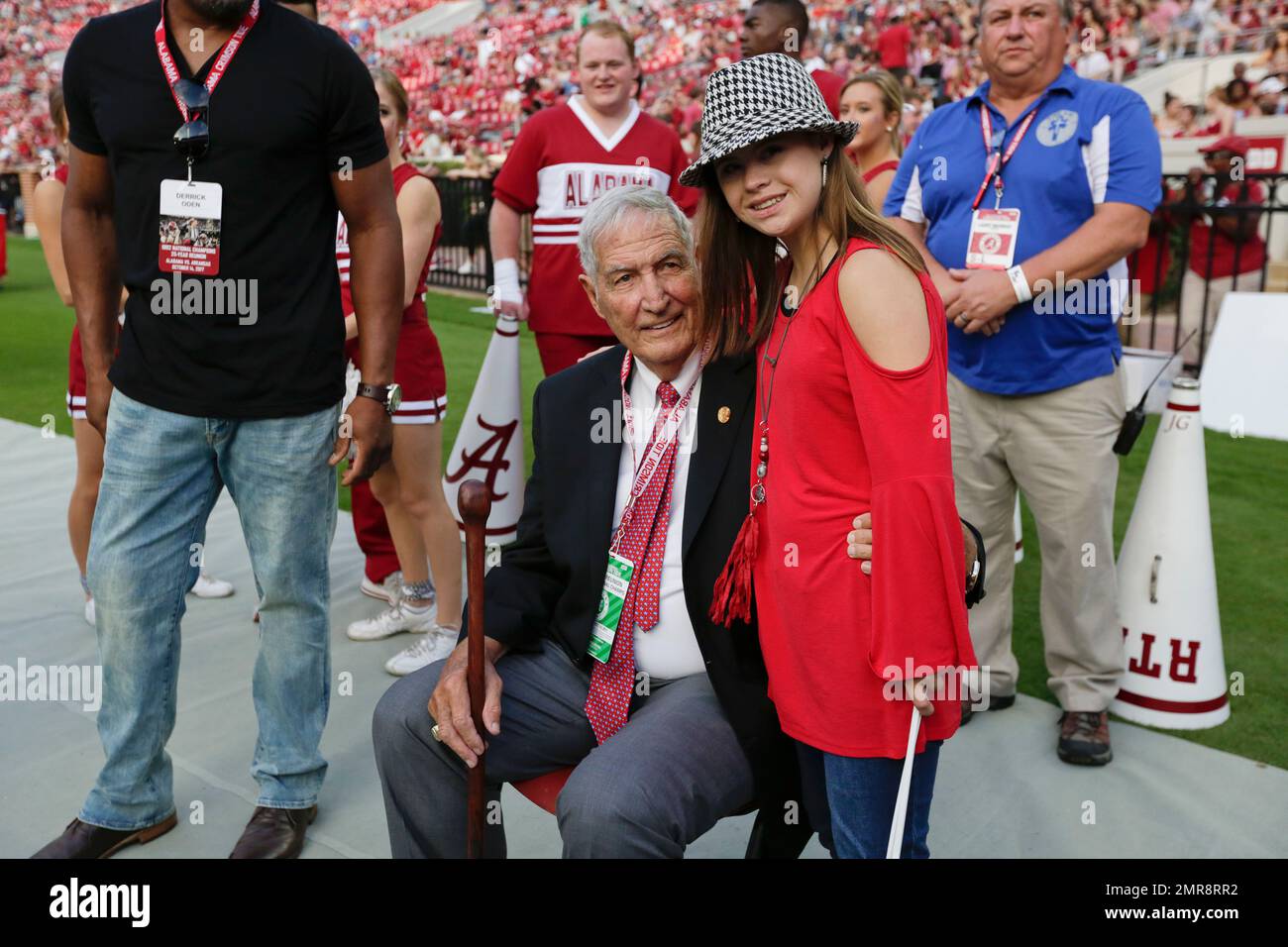 Former Alabama head coach Gene Stallings, left, poses for a photo with ...