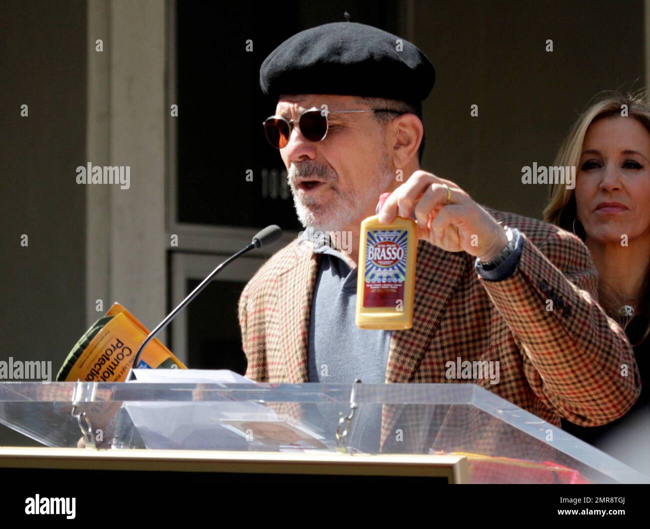 Actors William H. Macy and Felicity Huffman receive their side-by-side ...