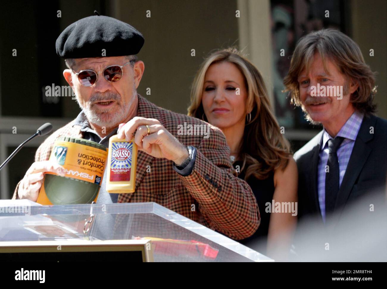Actors William H. Macy and Felicity Huffman receive their side-by-side ...