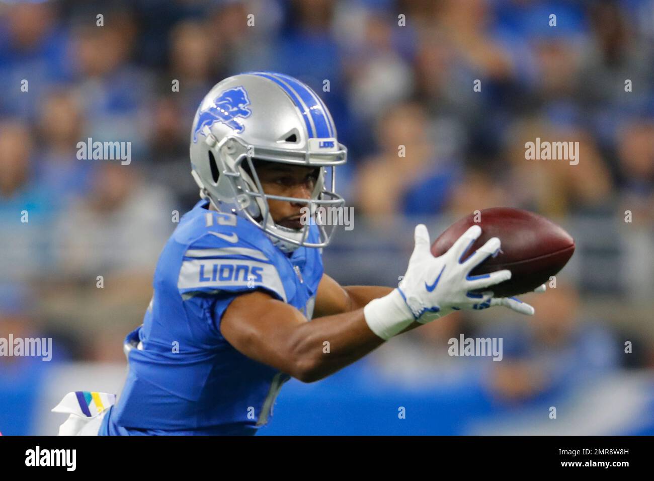 Detroit Lions wide receiver Golden Tate reaches for a pass against the ...