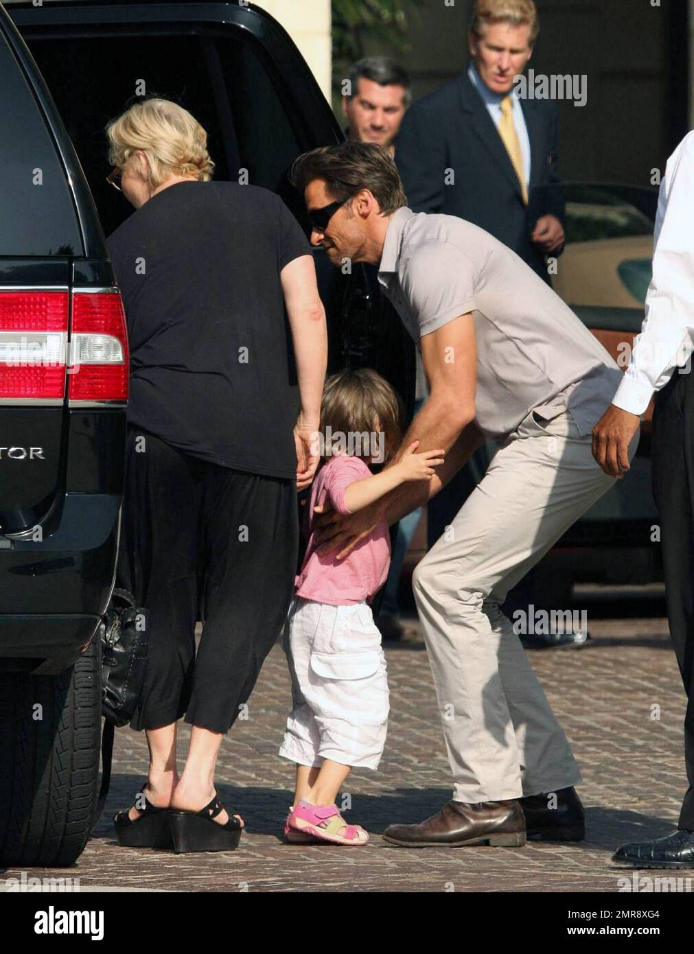 Exclusive!! Hugh Jackman greets his daughter Ava with a hug and a kiss ...