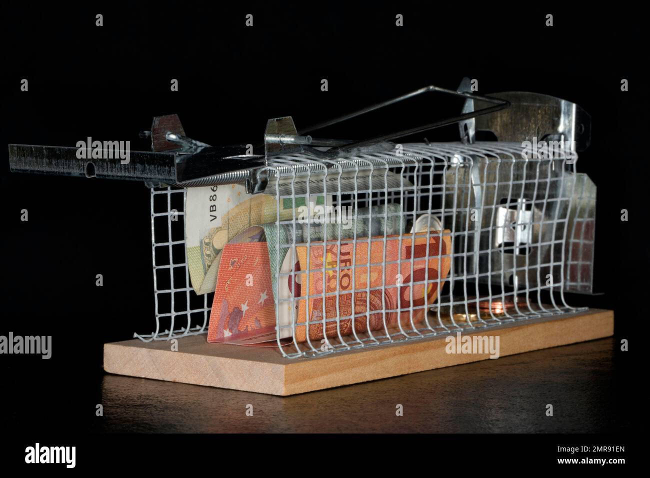 Euro coins and paper money lying in a live trap for mice, symbol photo ...