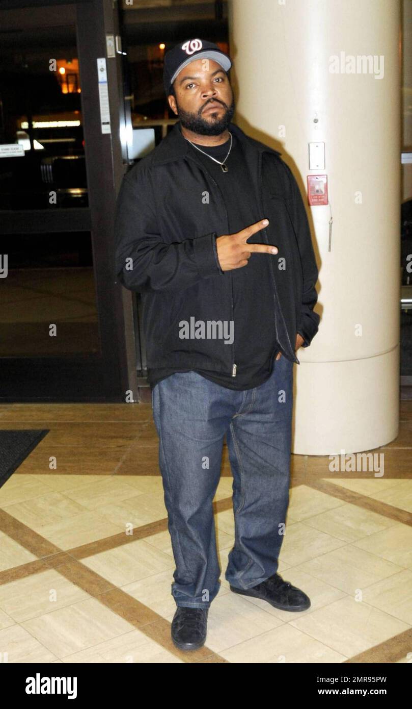 EXCLUSIVE!! Rapper Ice Cube flashes a peace sign as he poses for photos ...