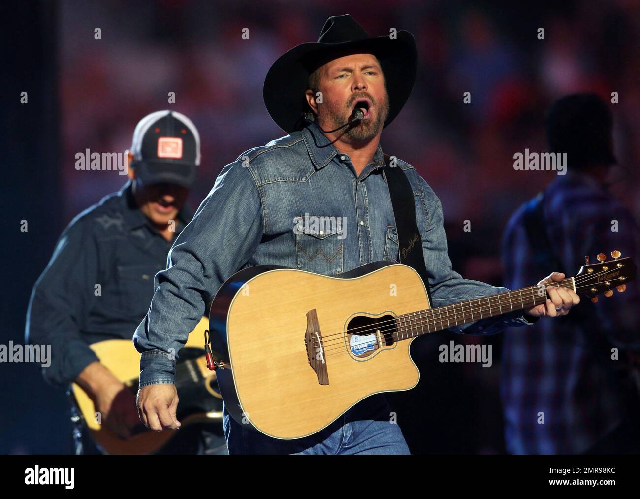 Garth Brooks and musicians perform during the The Garth Brooks World ...