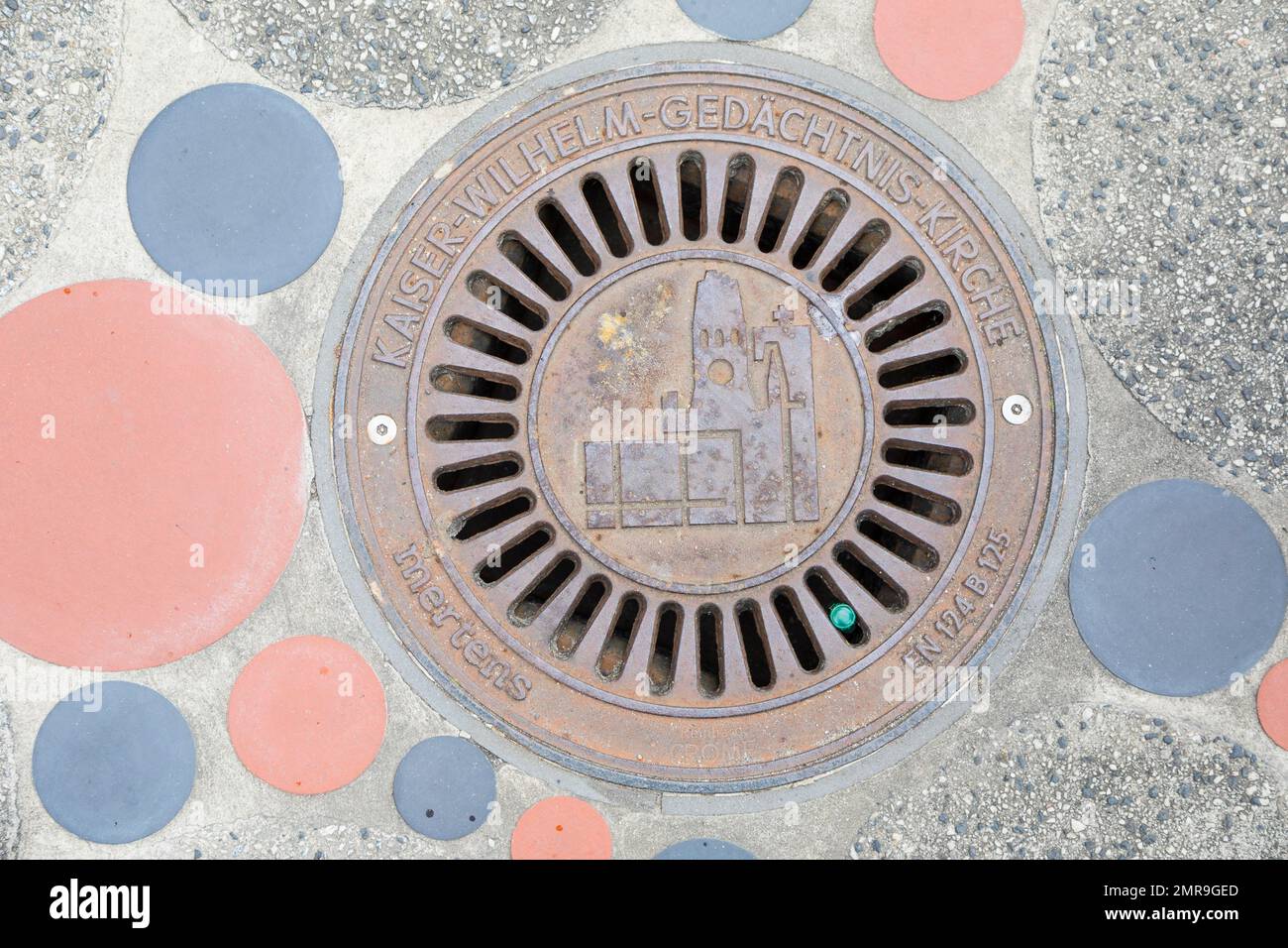 Manhole cover with picture and inscription Kaiser- Wilhelm- Gedächtnis ...