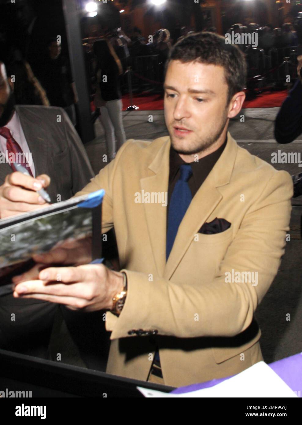 Justin Timberlake signs autographs at the Los Angeles Premiere of "In ...