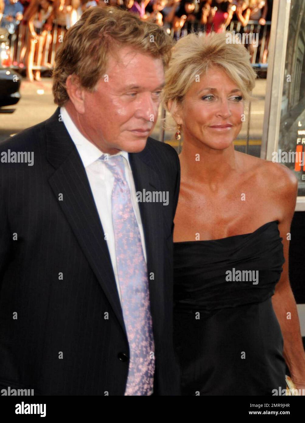 Tom Berenger and family walk the red carpet at GraumanÕs Chinese ...