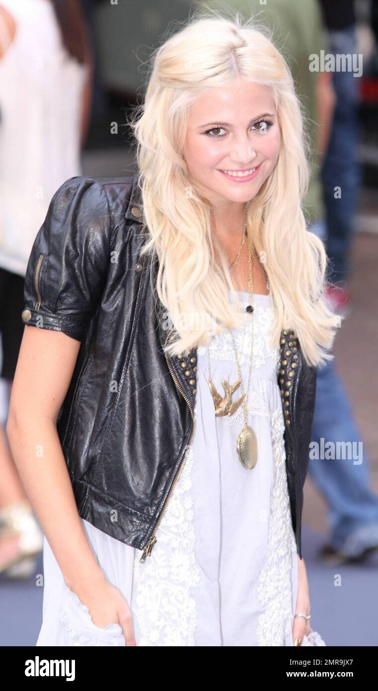 Pixie Lott walks the red carpet for the UK premiere of the new Warner ...