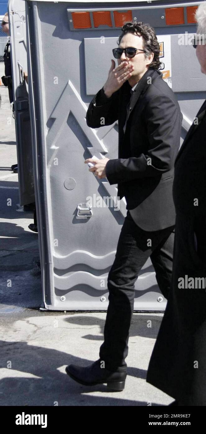 Mark Ruffalo arrives at the 2011 Film Independent Spirit Awards at ...