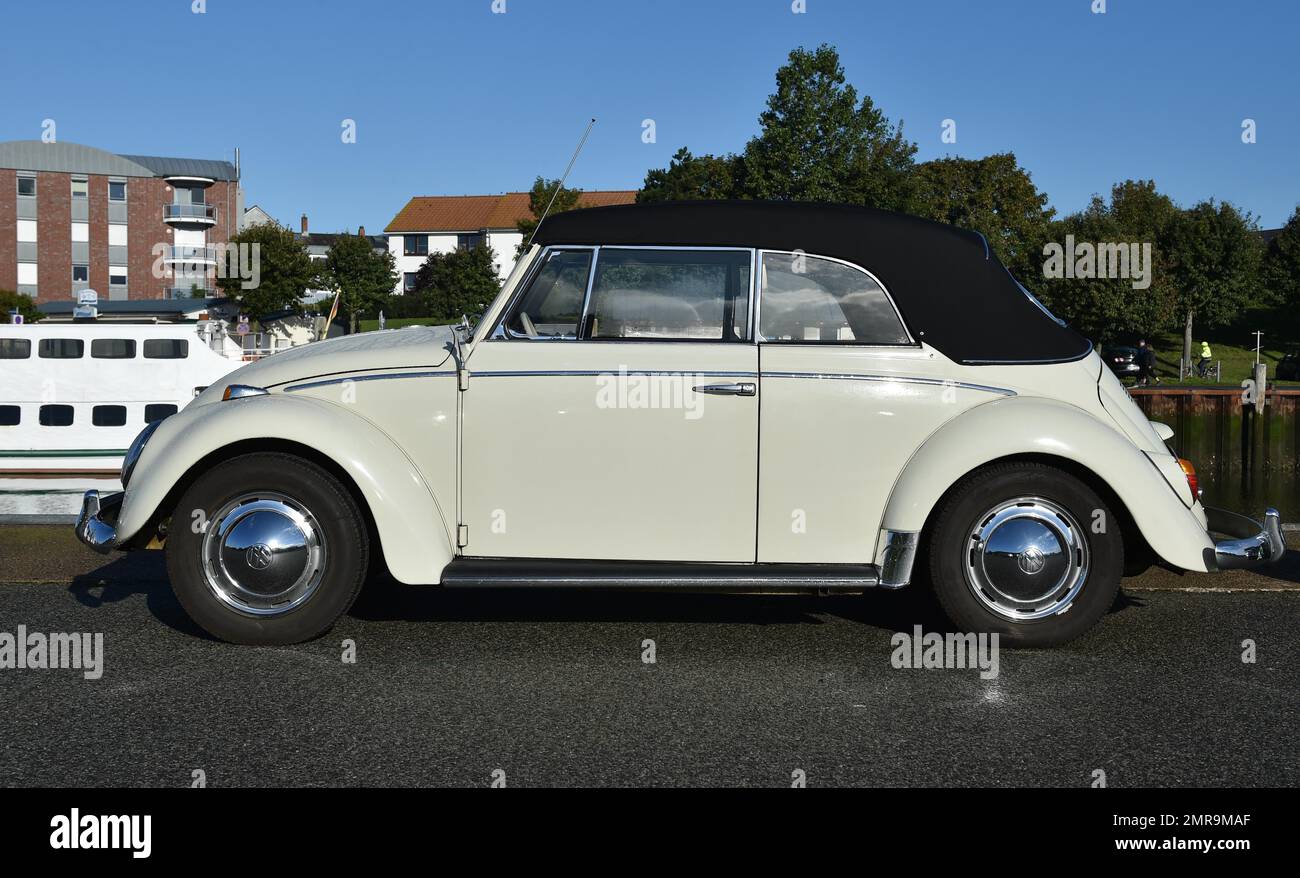 Vintage car, VW Beetle convertible at vintage car meeting in Büsum ...