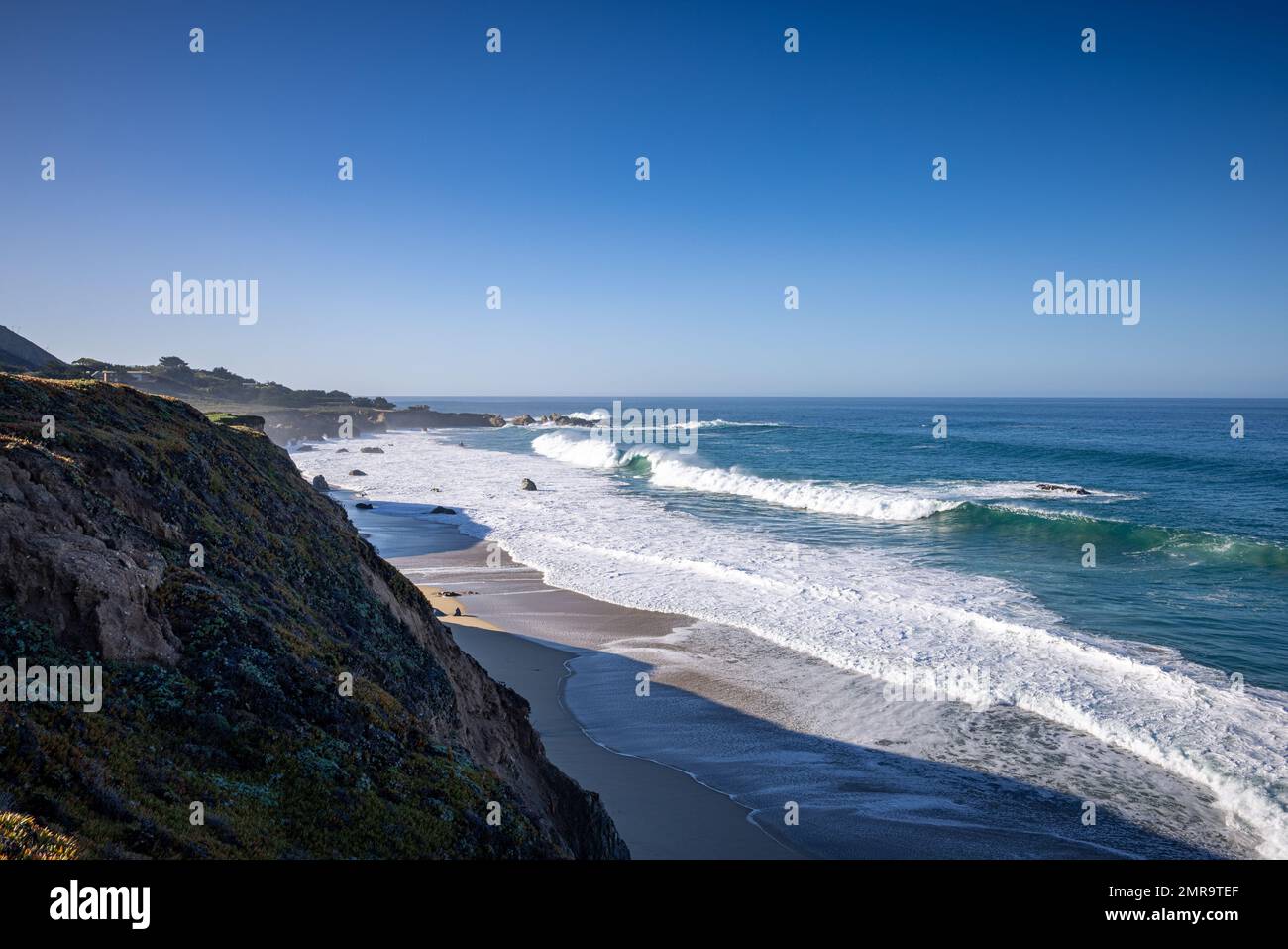 Large swell waves rolling into Garrapata beach in Big Sur Ca Stock ...