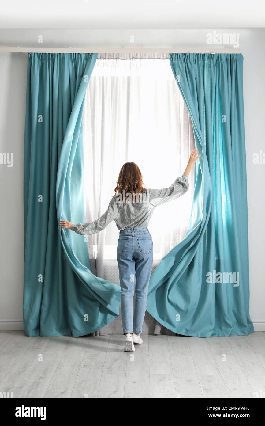 Full length curtains hi-res stock photography and images - Alamy