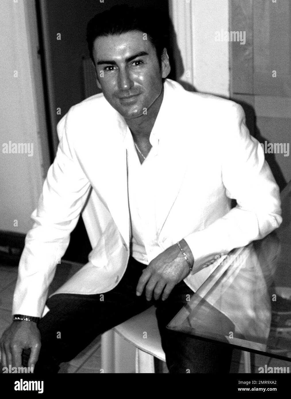 Tyrannosaurus rex in front Black and White Stock Photos & Images - Alamy