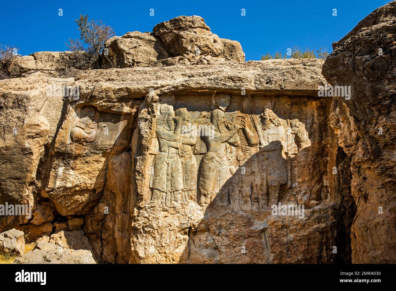 Ardashir I the Great (left) and Ahura Mazda and the Zarathustrian ...