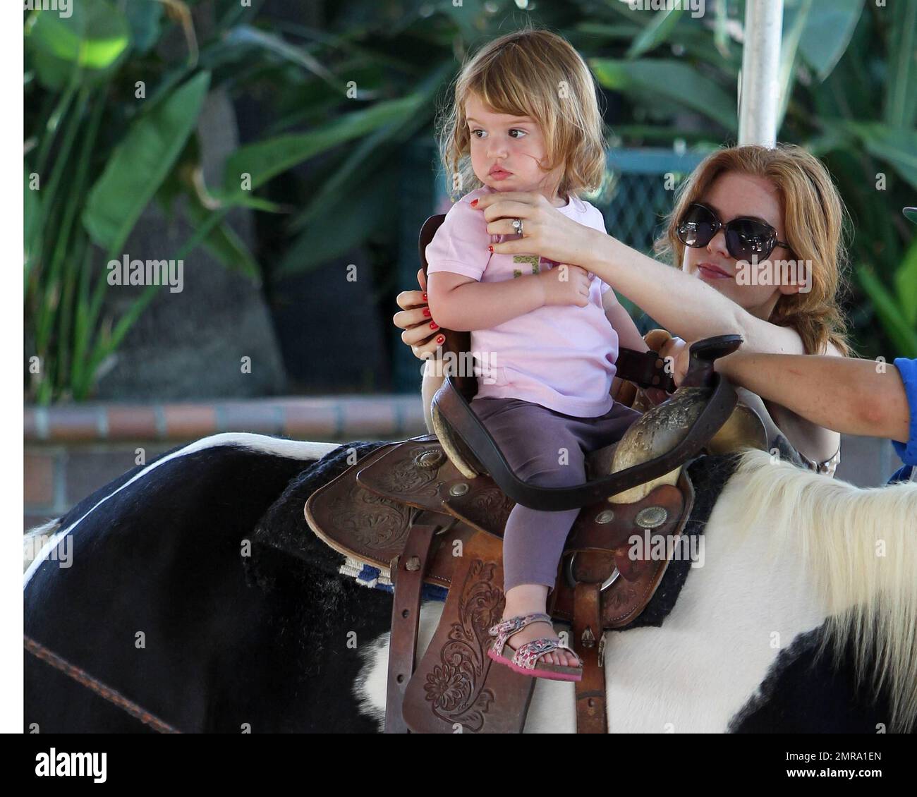 Isla Fisher was spotted at the Studio City Farmer's Market with ...
