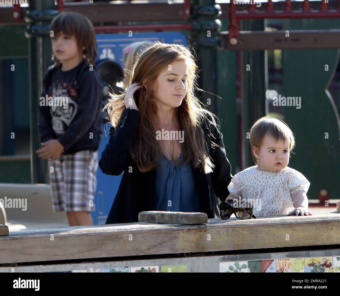 Actress Isla Fisher plays with her adorable daughter Olive Cohen, who ...