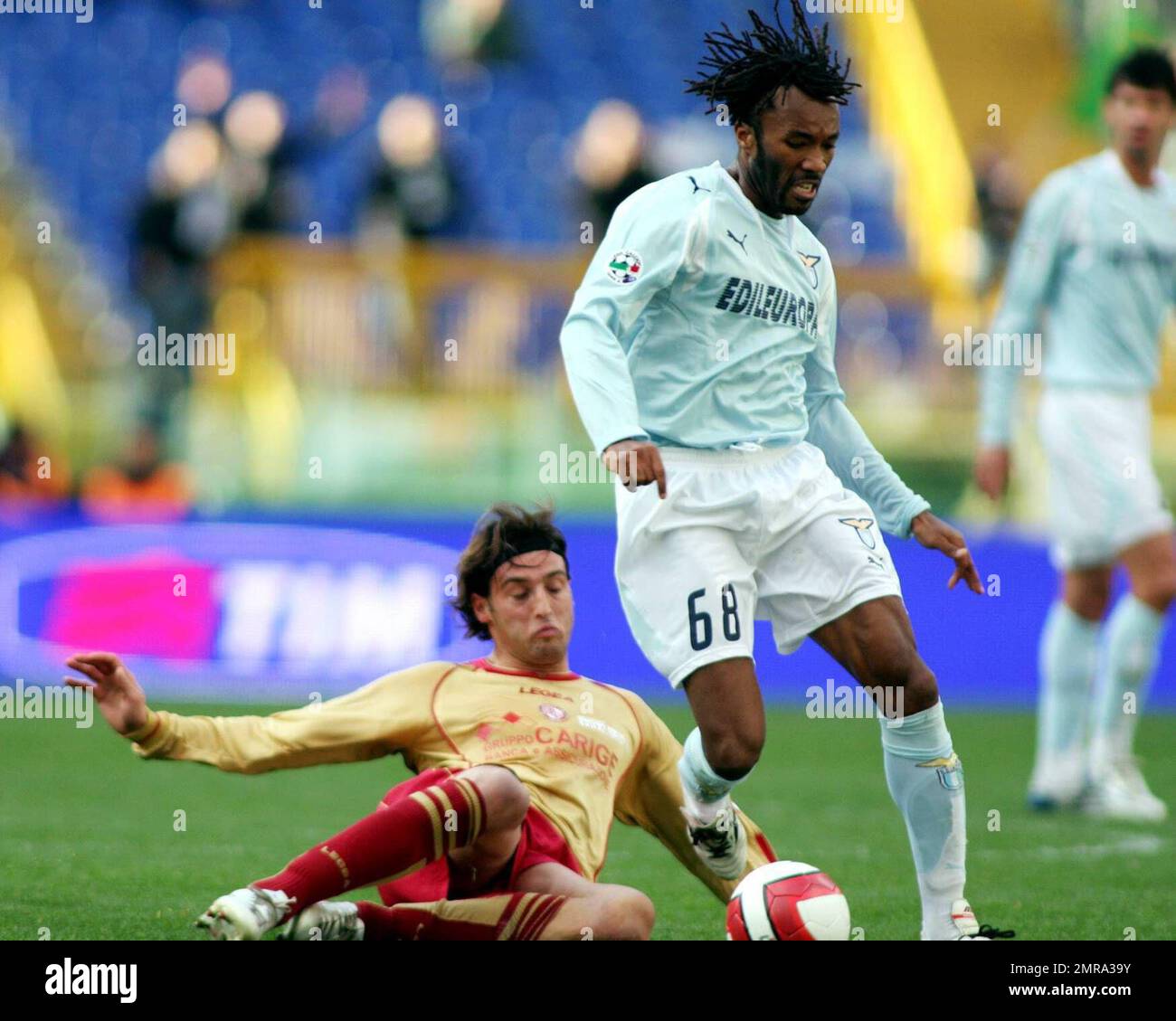 Manfredini fights a ball with Livorno's players in the match Lazio ...