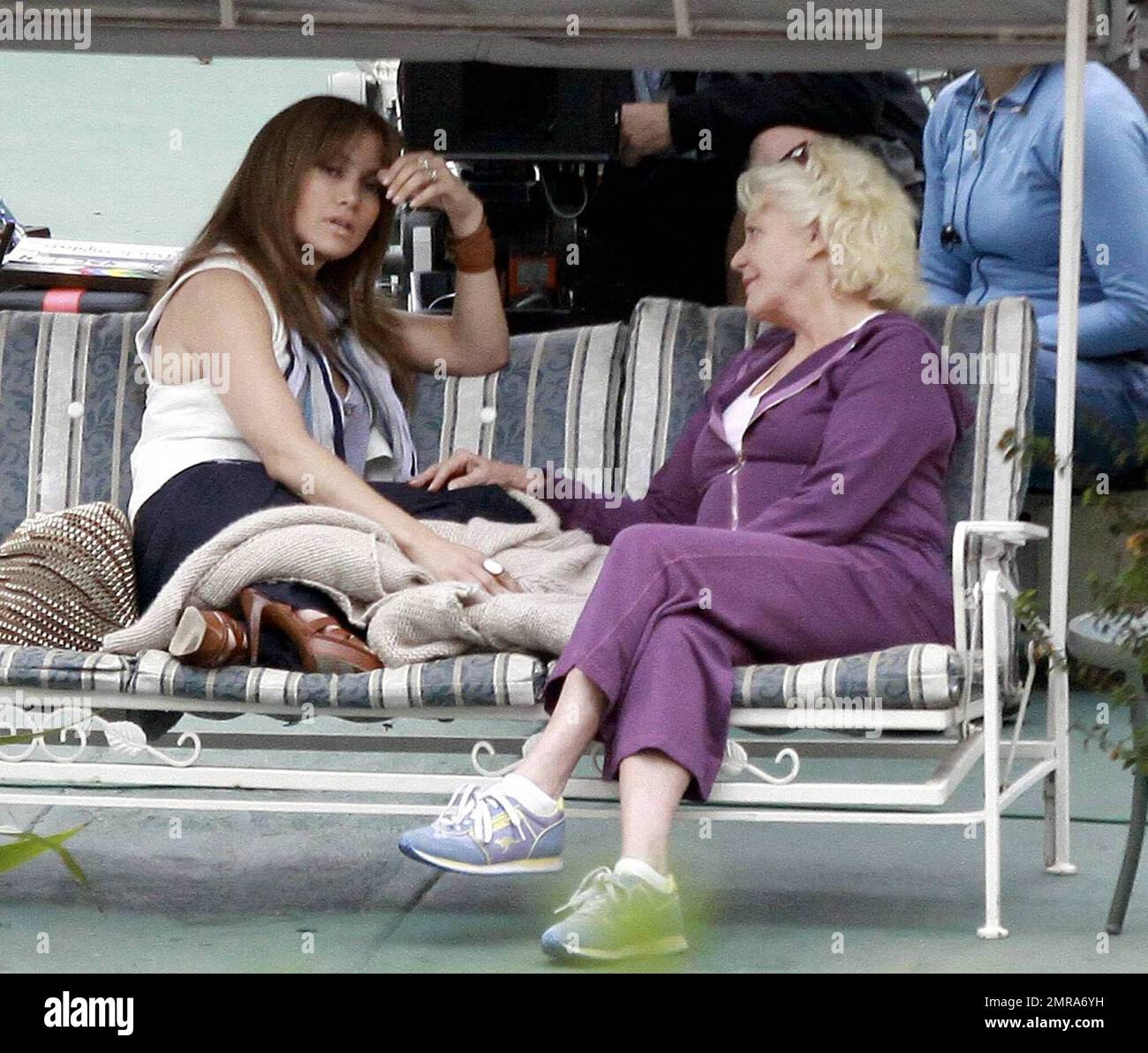 Jennifer Lopez films on set for her new movie "The Back Up Plan" in Los ...