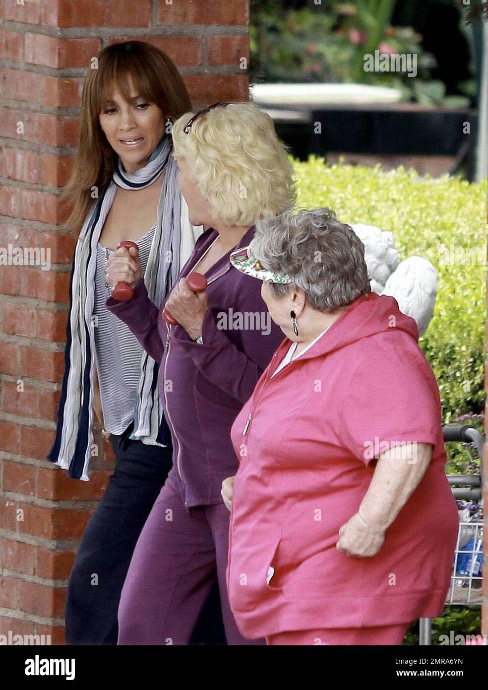 Jennifer Lopez films on set for her new movie "The Back Up Plan" in Los ...