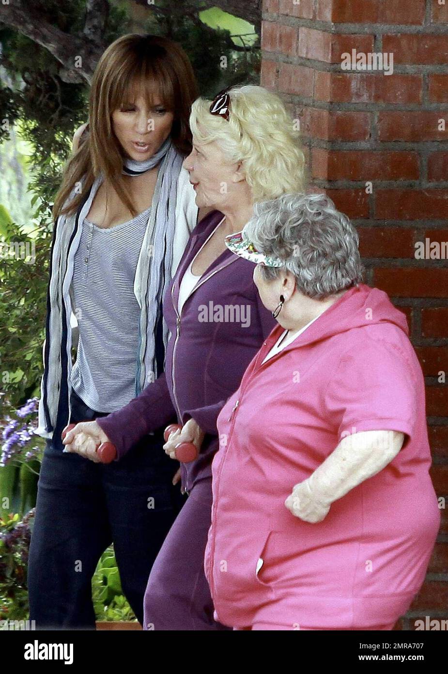 Jennifer Lopez films on set for her new movie "The Back Up Plan" in Los ...