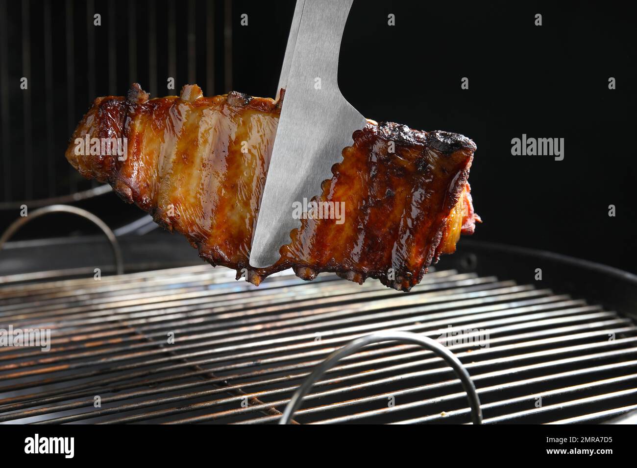 Ribs on barbecue grill hi-res stock photography and images - Alamy