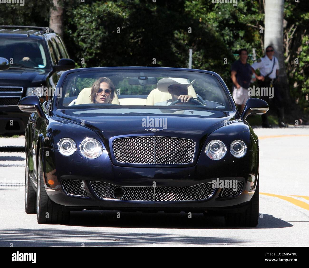Jennifer Lopez and Jason Statham film scenes in a convertible Bentley ...
