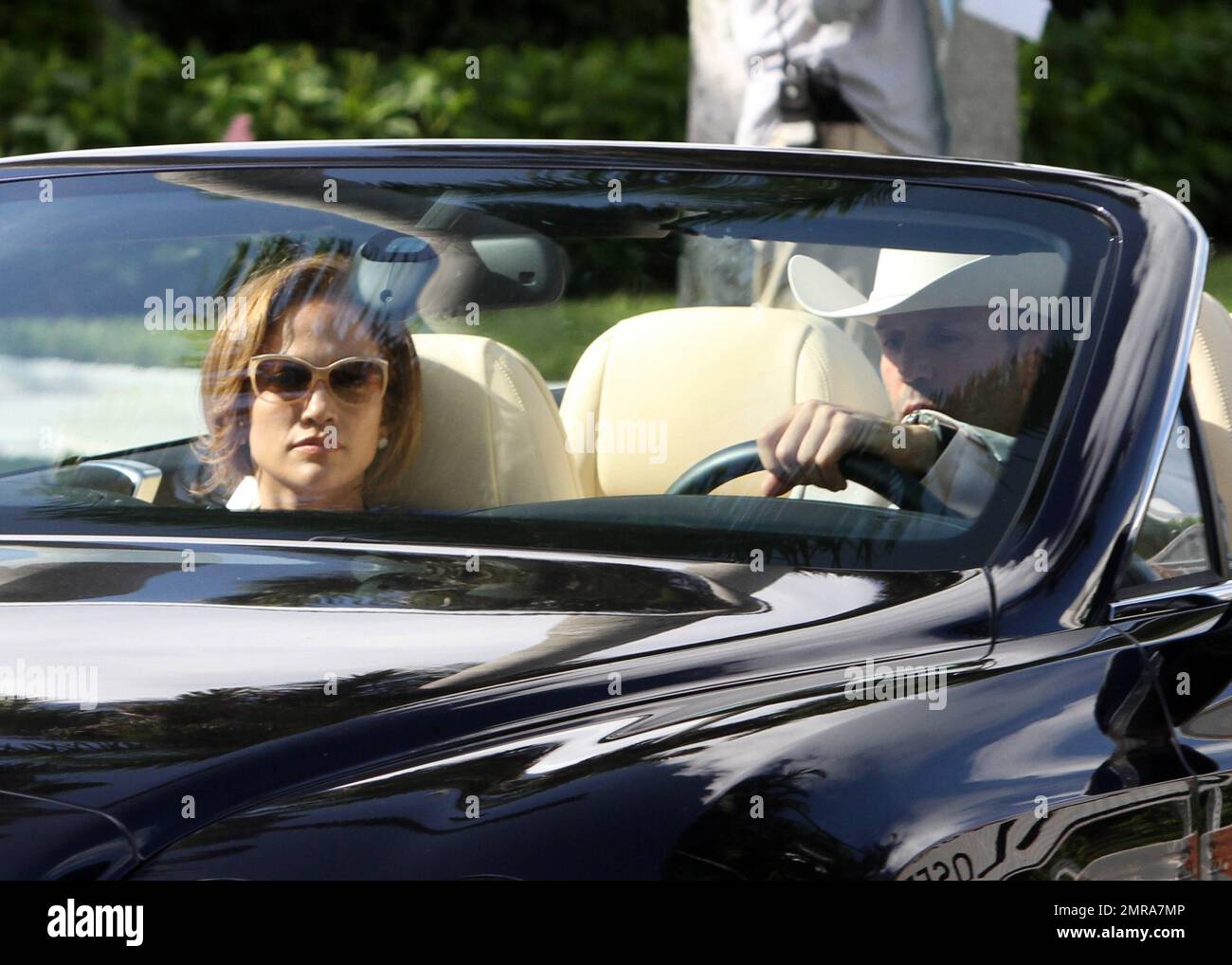Jennifer Lopez and Jason Statham film scenes in a convertible Bentley ...