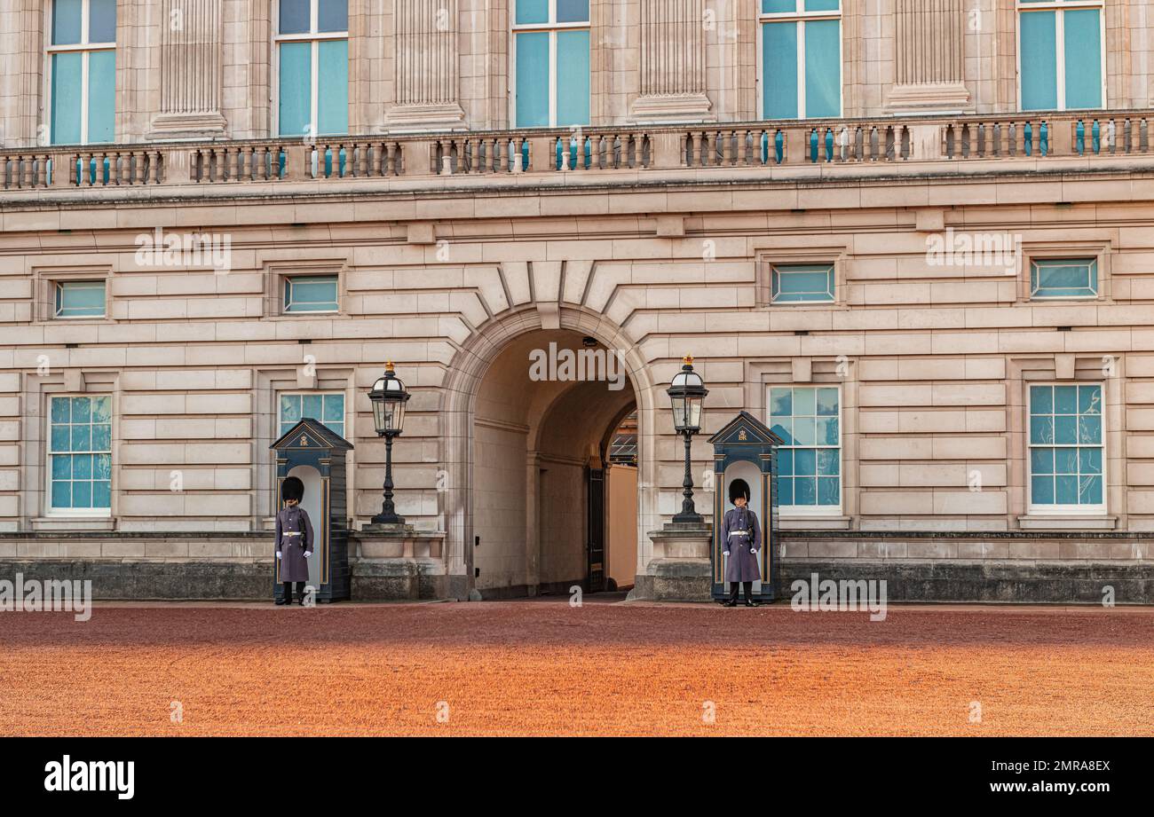 Two soldiers standing guard at Buckingham Palace in London, United ...