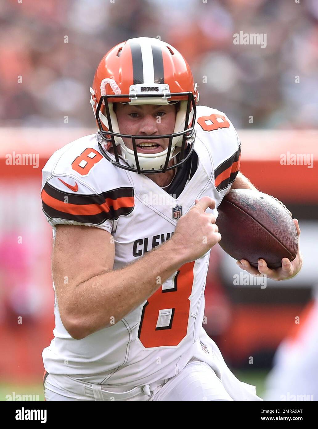 Cleveland Browns quarterback Kevin Hogan (8) runs with the ball during ...